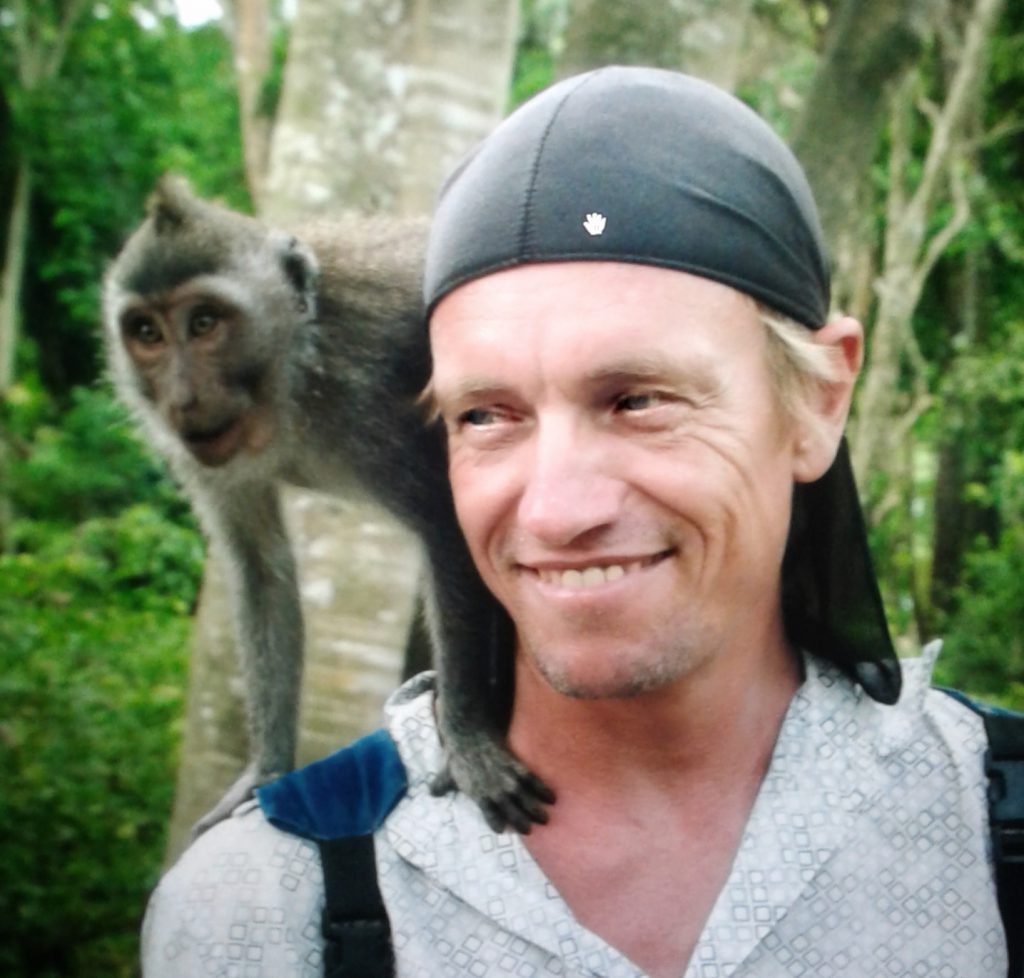 Monkey playing with my hair - @The helm